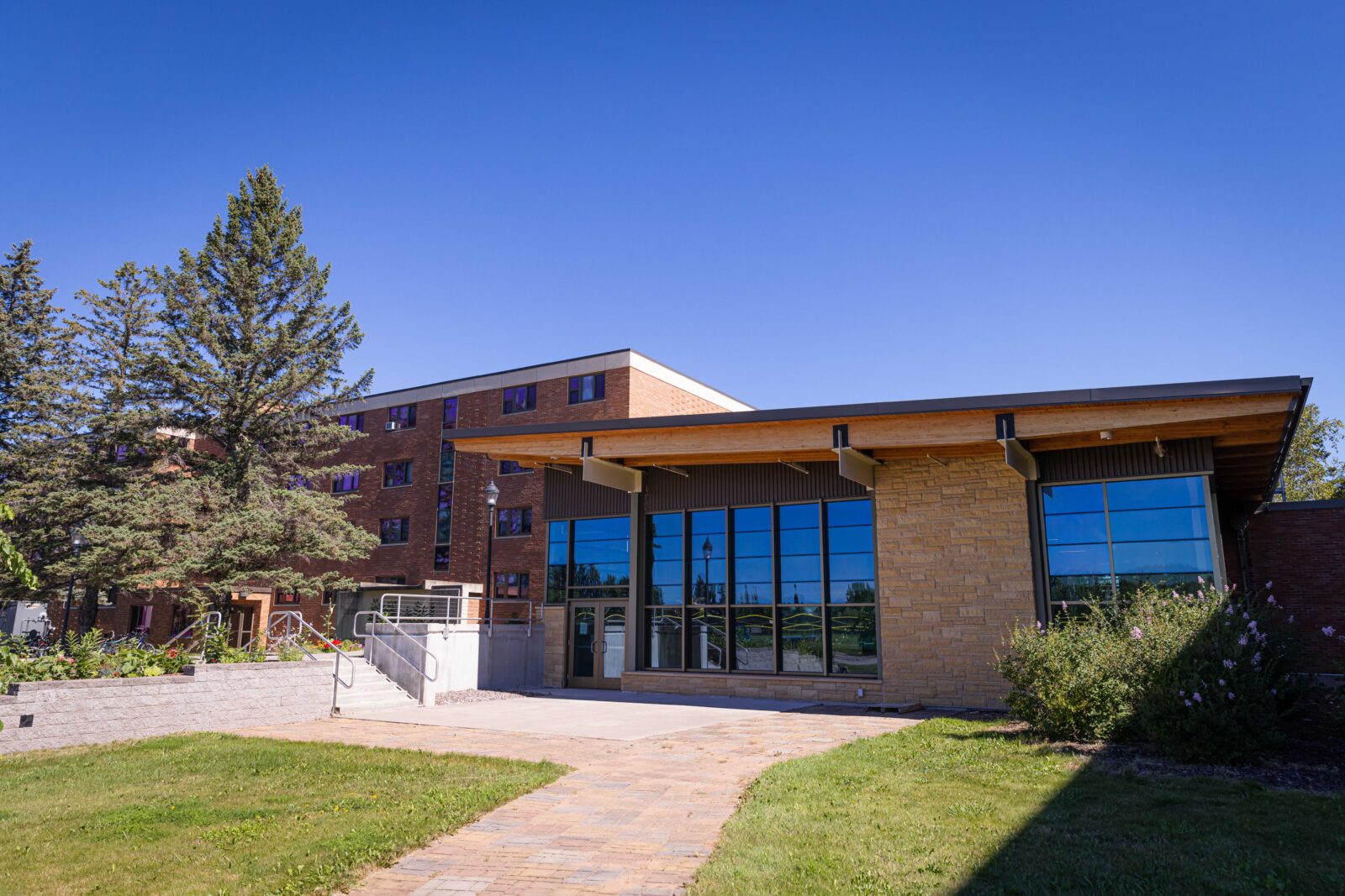 Ross-Hawkes Hall - UW Superior